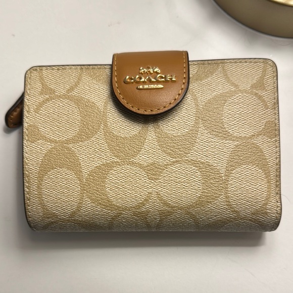 Coach | Bags | Coach C082 Medium Corner Zip Wallet Light Khaki Saddle ...